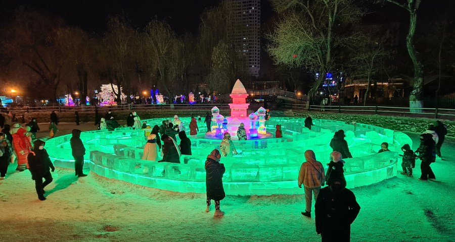 Zhaolin Park ice sculptures – Country Hoppers